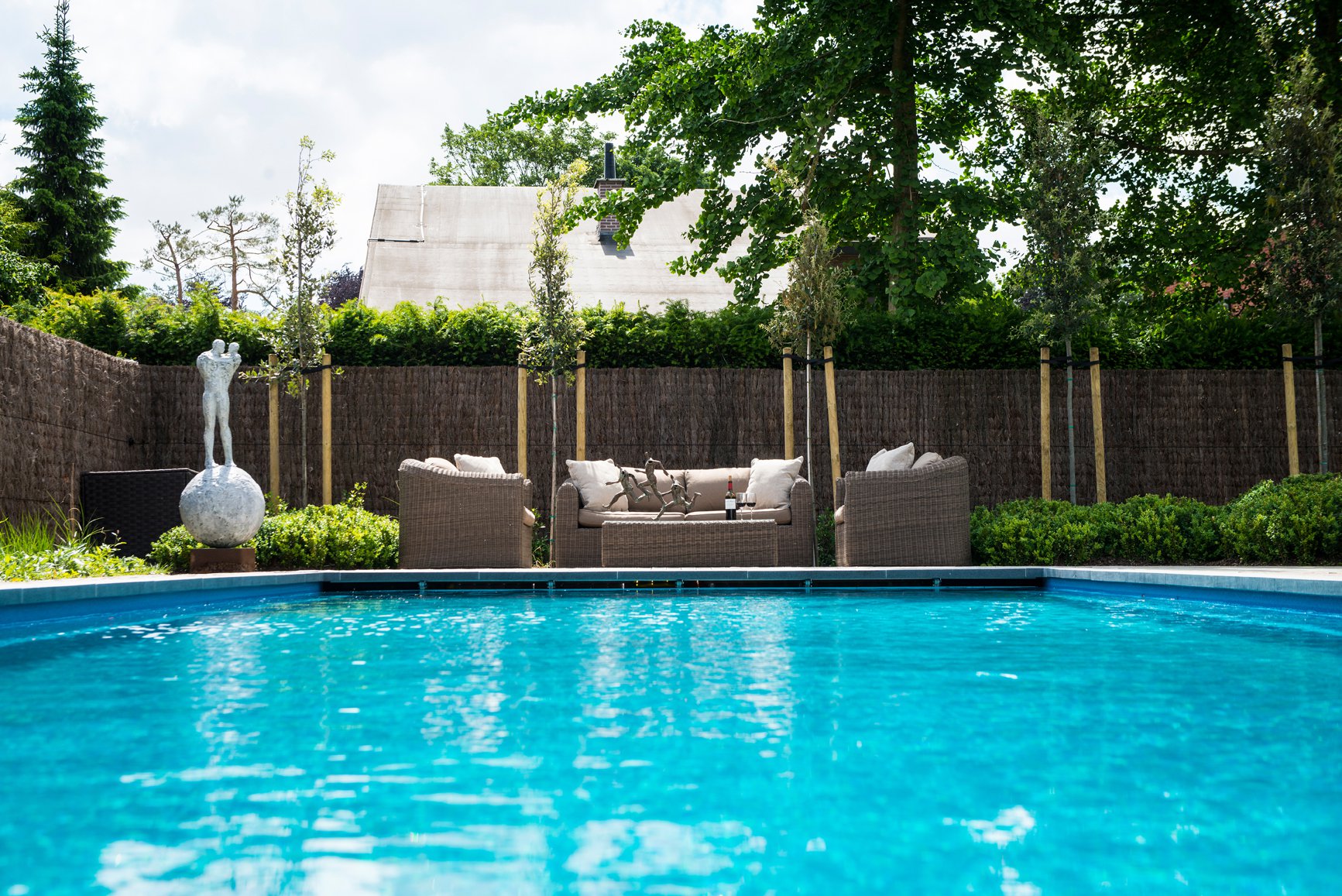 Une piscine intégrée avec le XXL-trainer, Compass Pools